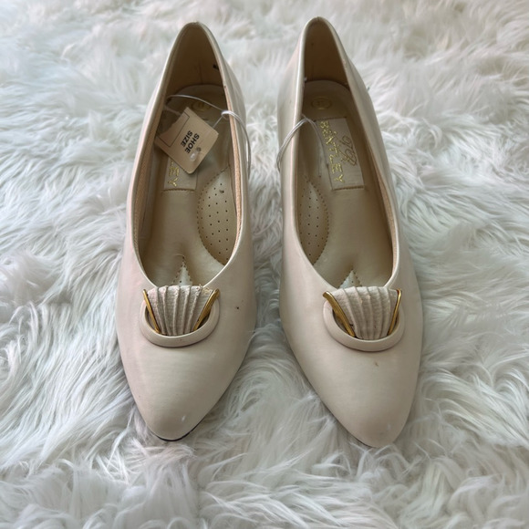 Tr Bentley | Shoes | Tr Bentley Womens Classic Pump Heel Ivory Shell ...